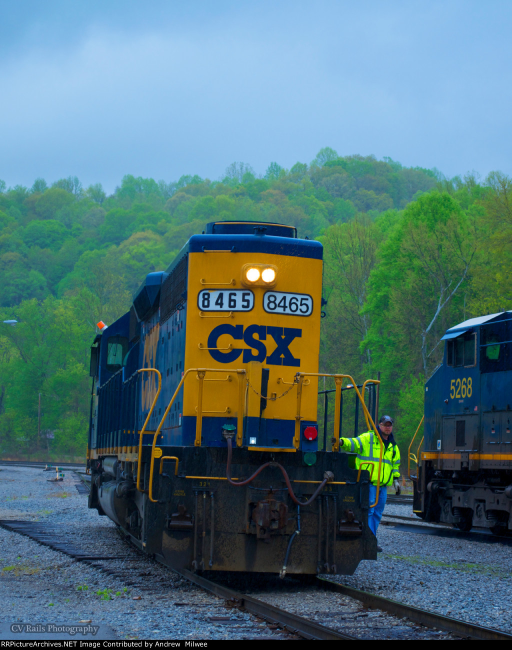 CSX SD40-2's at Loyall